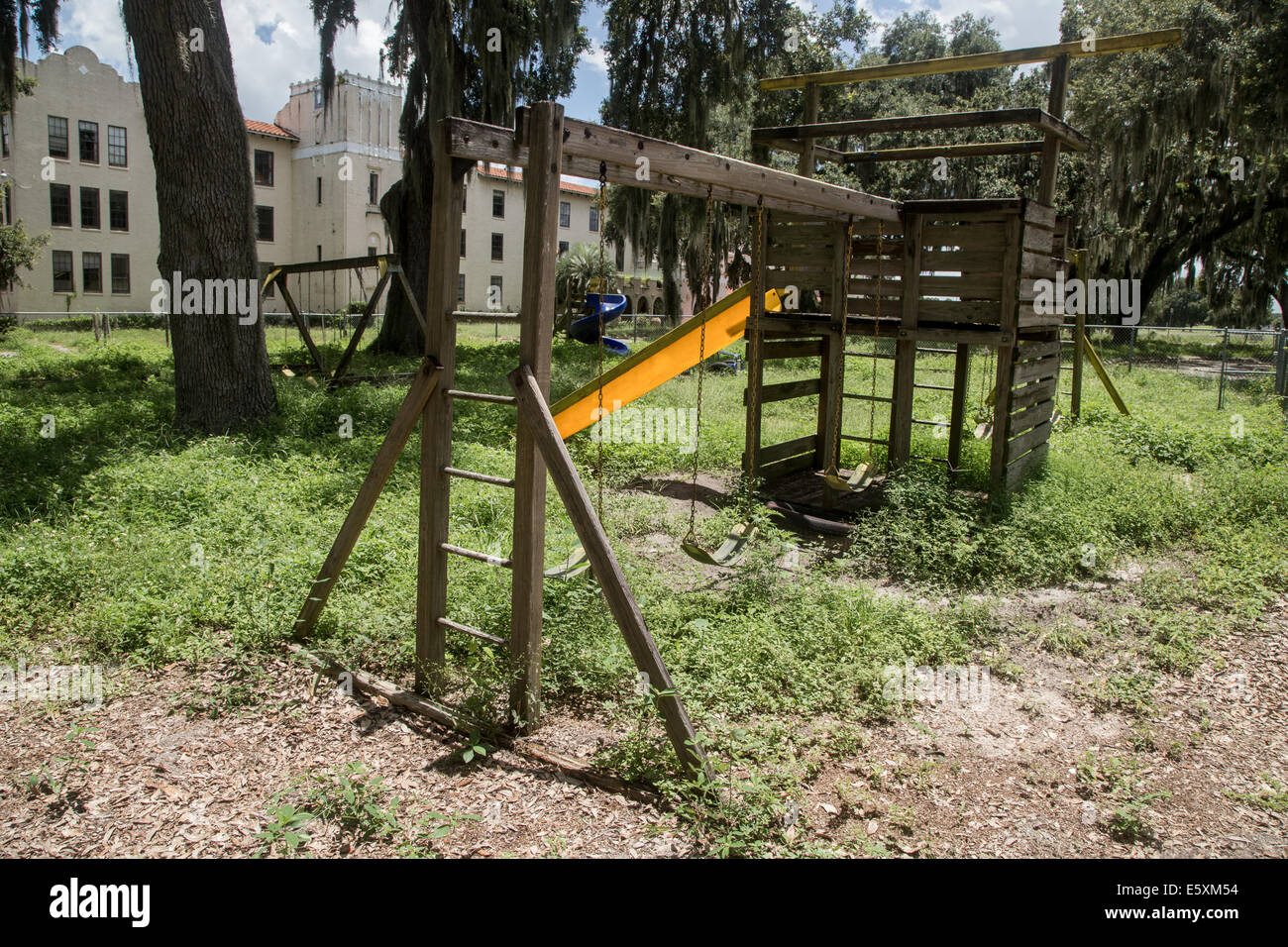 Run down playground hi-res stock photography and images - Alamy