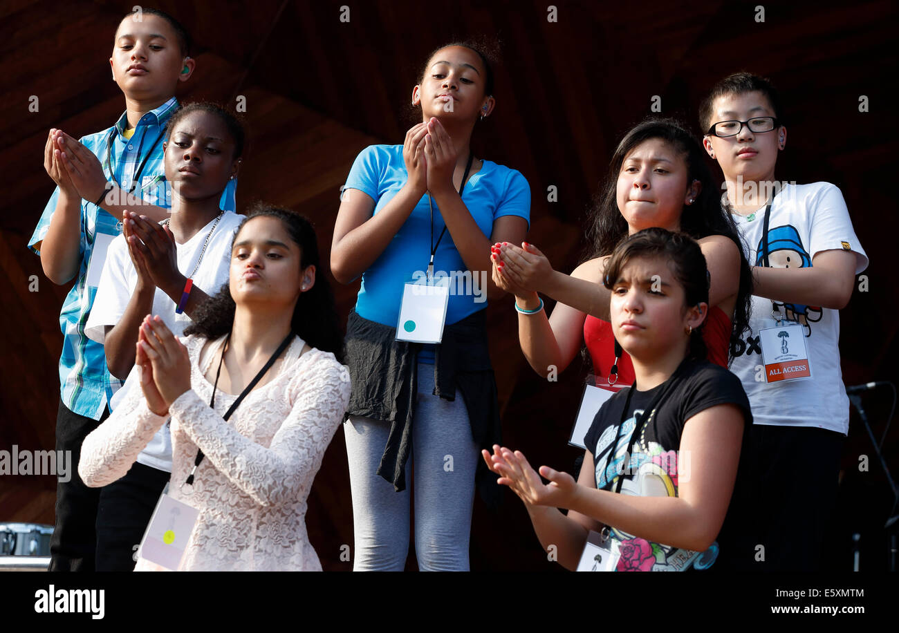 Hearing impaired sign language hi-res stock photography and images - Alamy