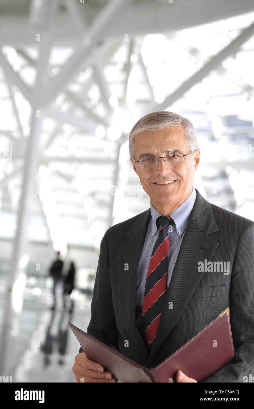 Office older man hi-res stock photography and images - Alamy