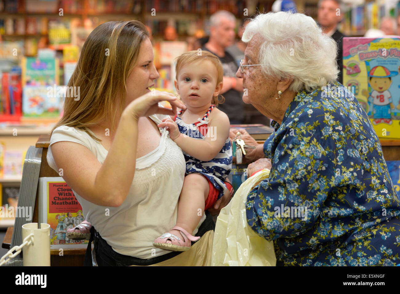 Signing mom hi-res stock photography and images - Alamy