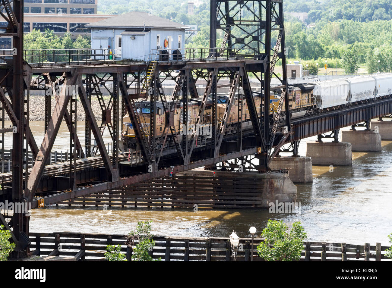 St Paul Union Pacific vertical lift rail bridge, St Paul, Minnesota ...