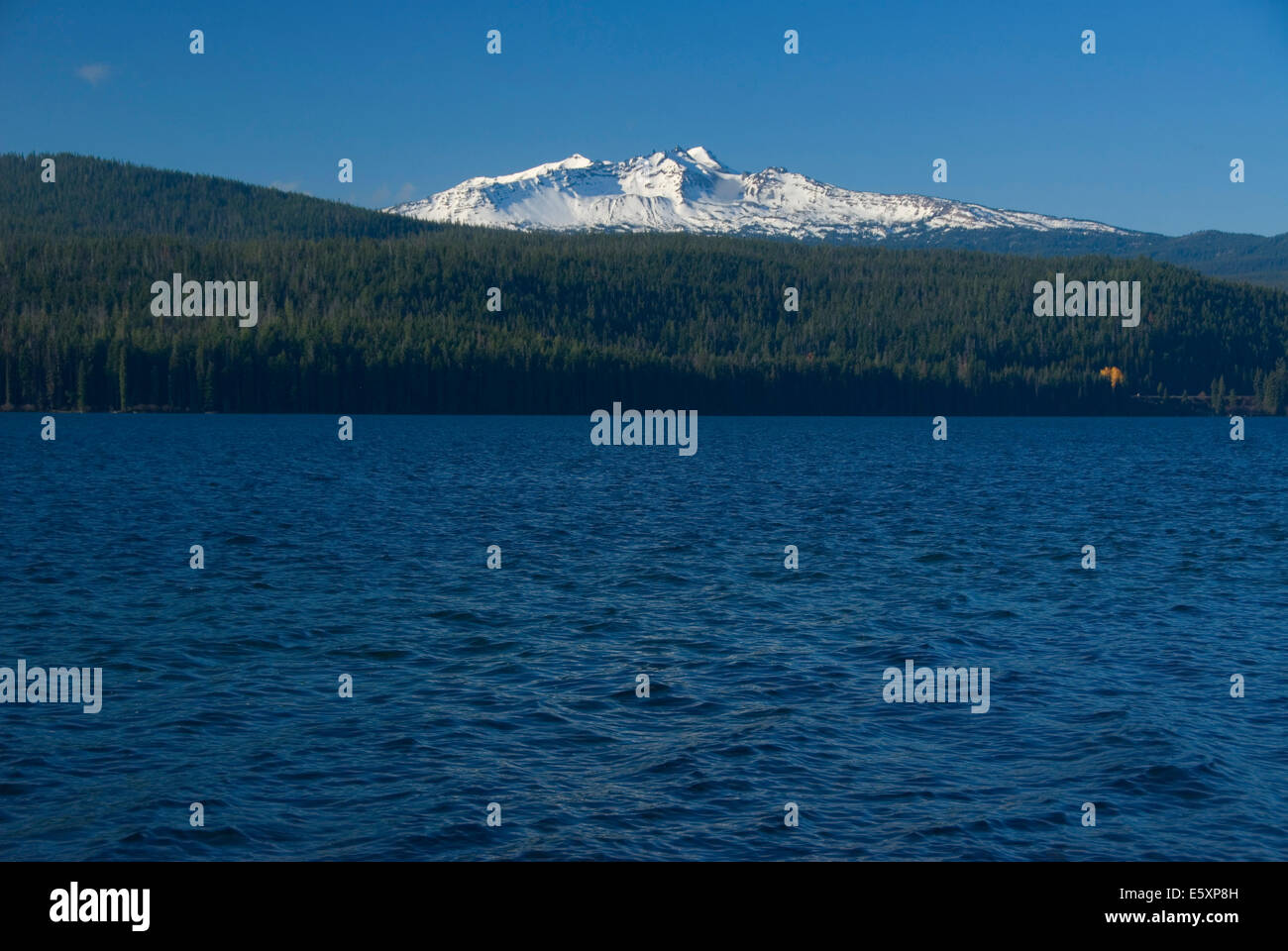 Odell Lake with Diamond Peak, Deschutes National Forest, Oregon Stock ...