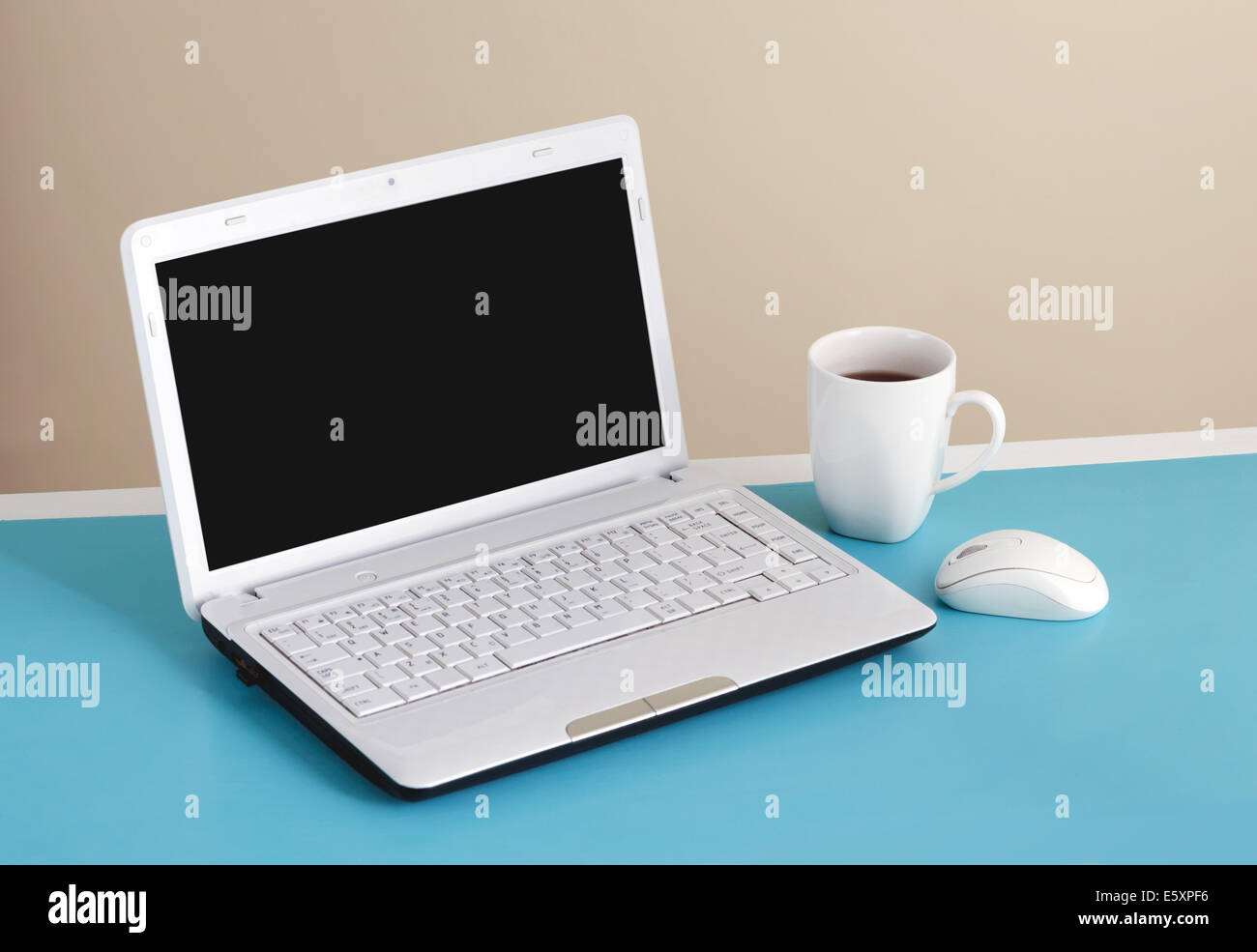 White screen laptop coffee hi-res stock photography and images - Alamy