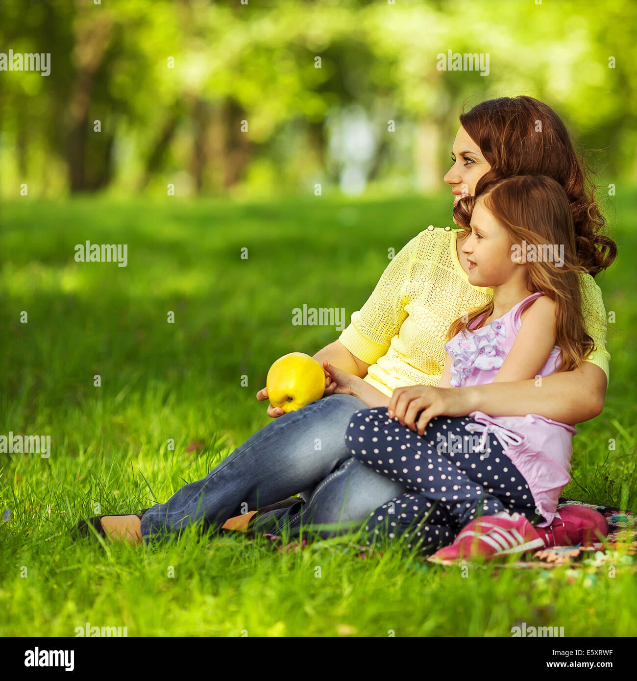 Mother and daughter enjoy the early spring show sign Stock Photo - Alamy
