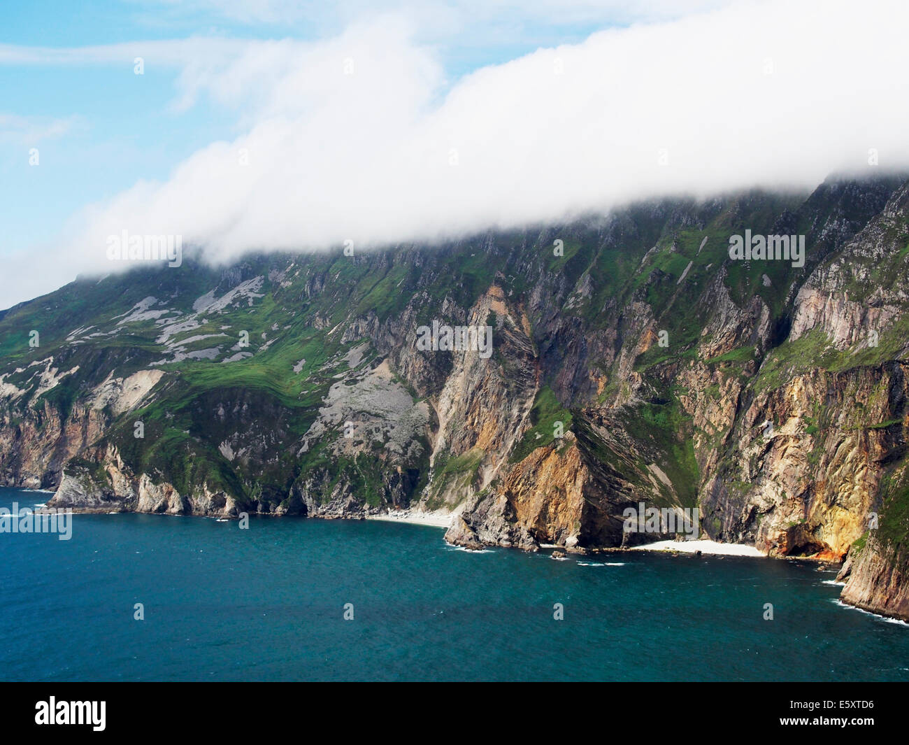 The spectacular Slieve League (Sliabh Liag) cliffs in County Donegal ...