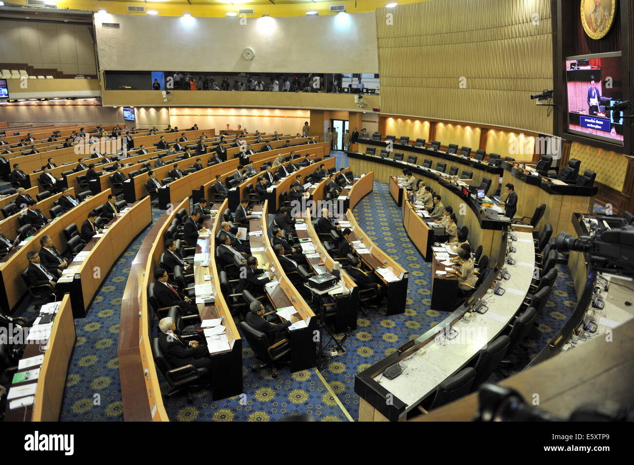 Bangkok, Thailand. 8th Aug, 2014. Members attend the first session of ...