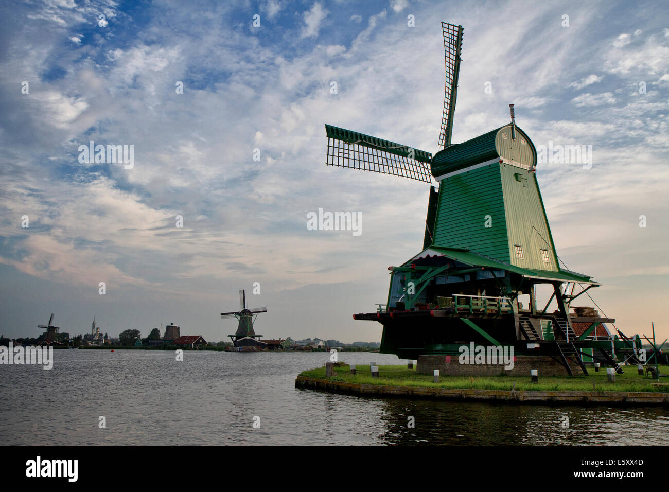 17th century dutch windmills hi-res stock photography and images - Alamy