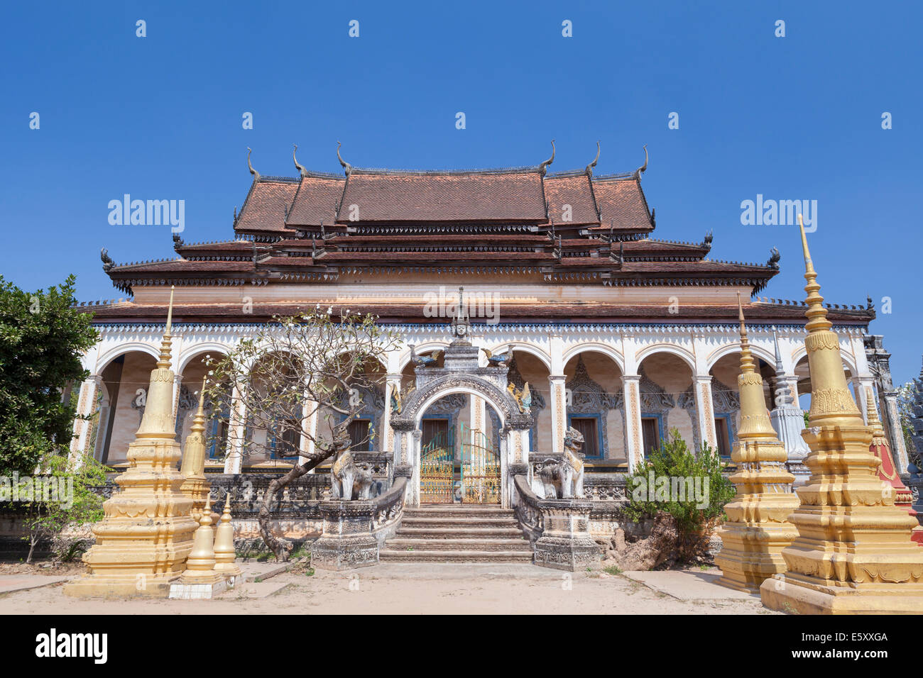 Wat Bo temple with its stunning multi tiered roof, Siem Reap, Cambodia ...