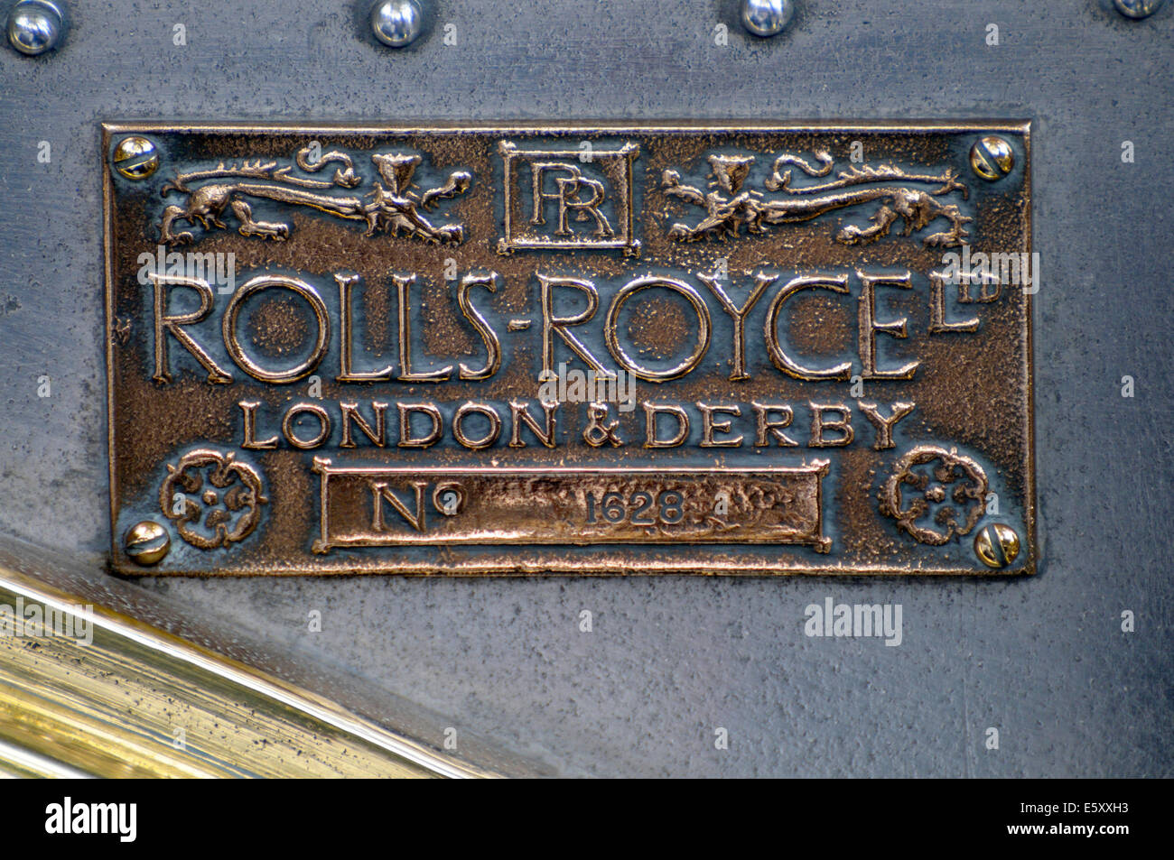Plate with chassis number in a 1911 Rolls Royce Silver Ghost (no 1628 ...