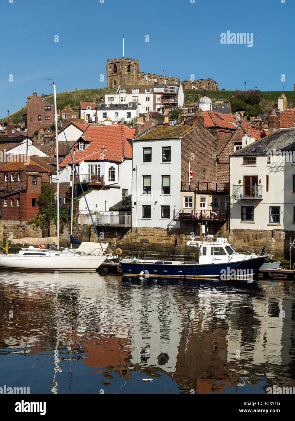 Whitby town harbour yorkshire hi-res stock photography and images - Alamy