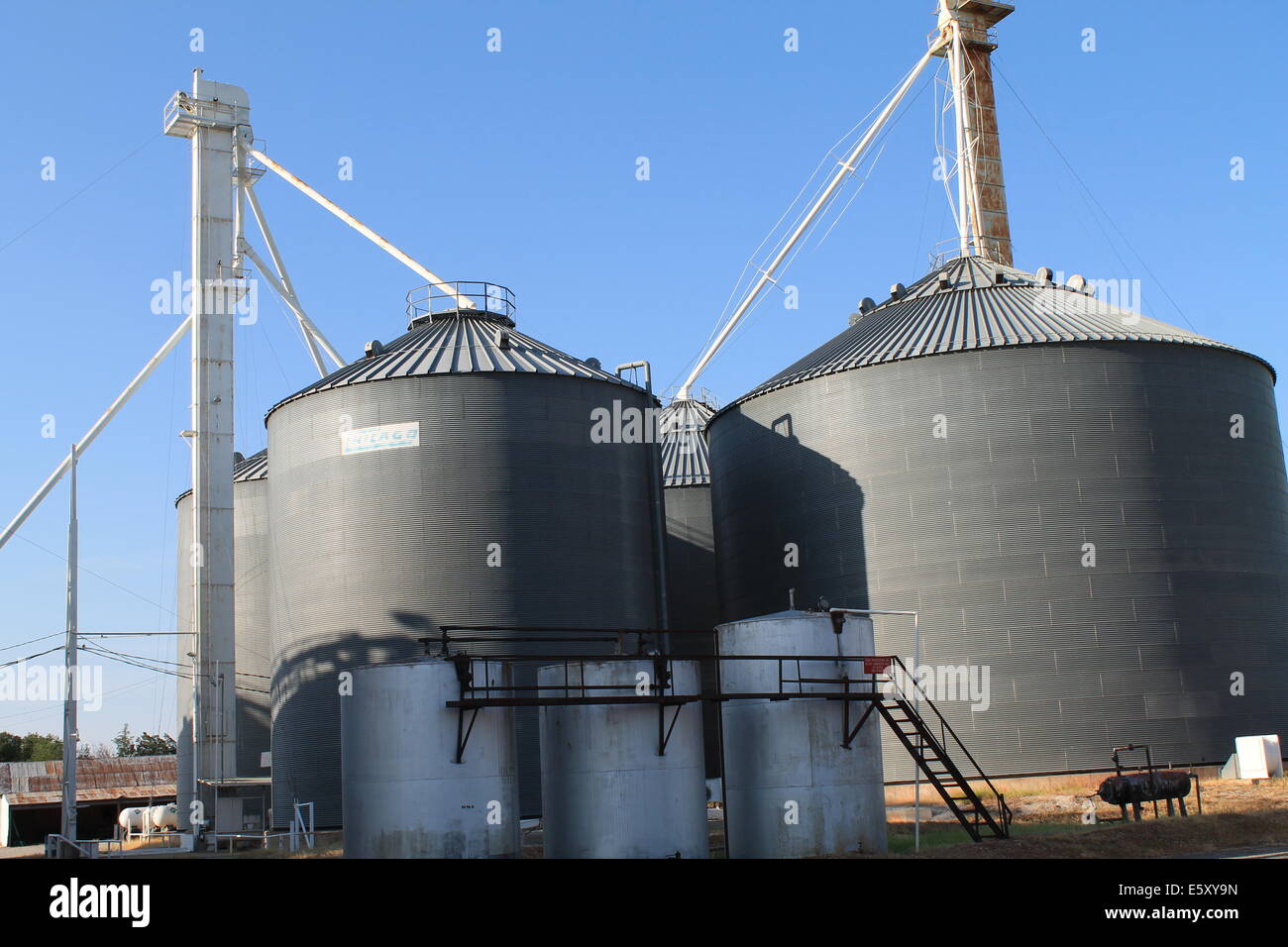 Metal granary hi-res stock photography and images - Alamy