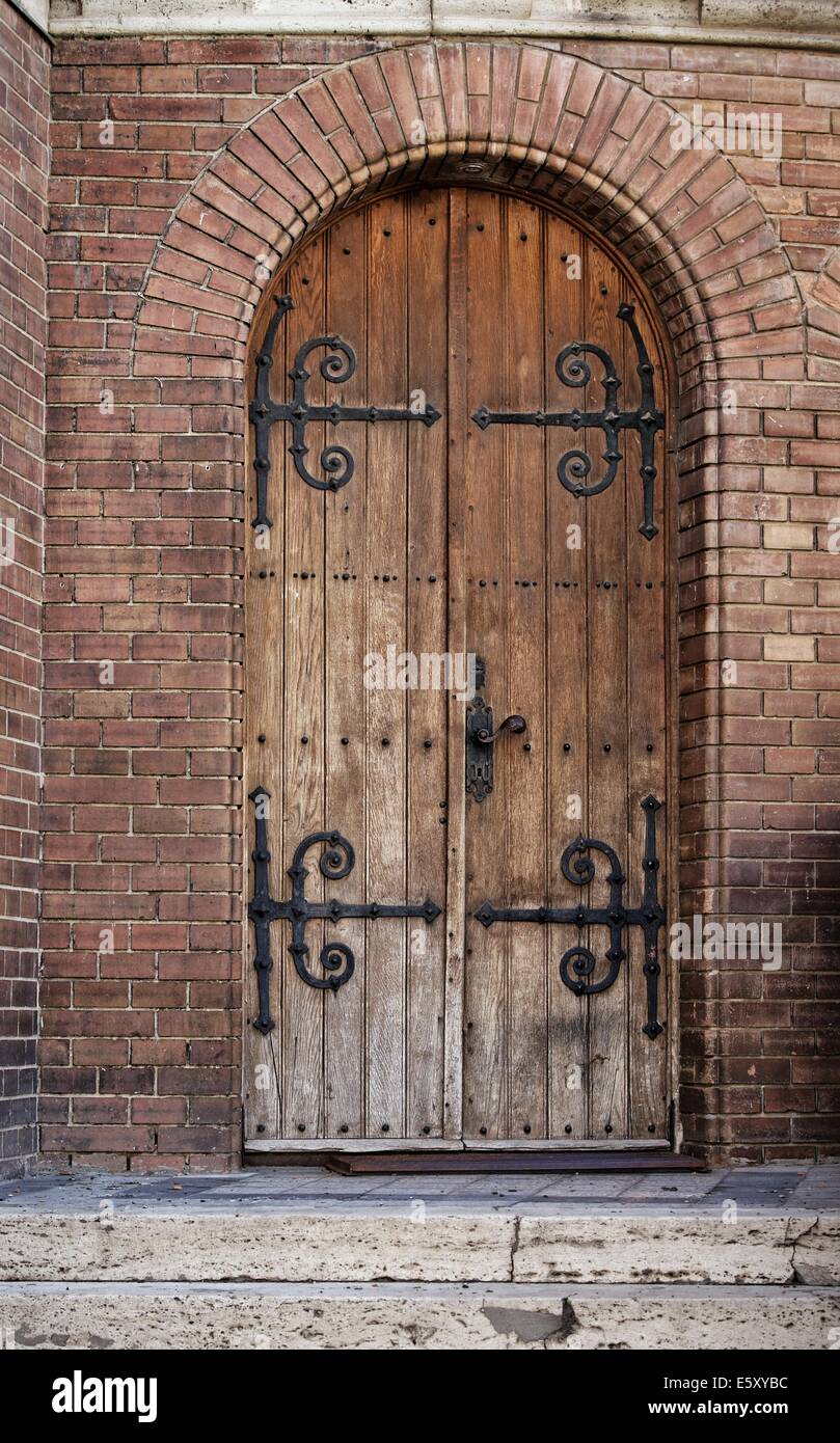 Big gate hi-res stock photography and images - Alamy