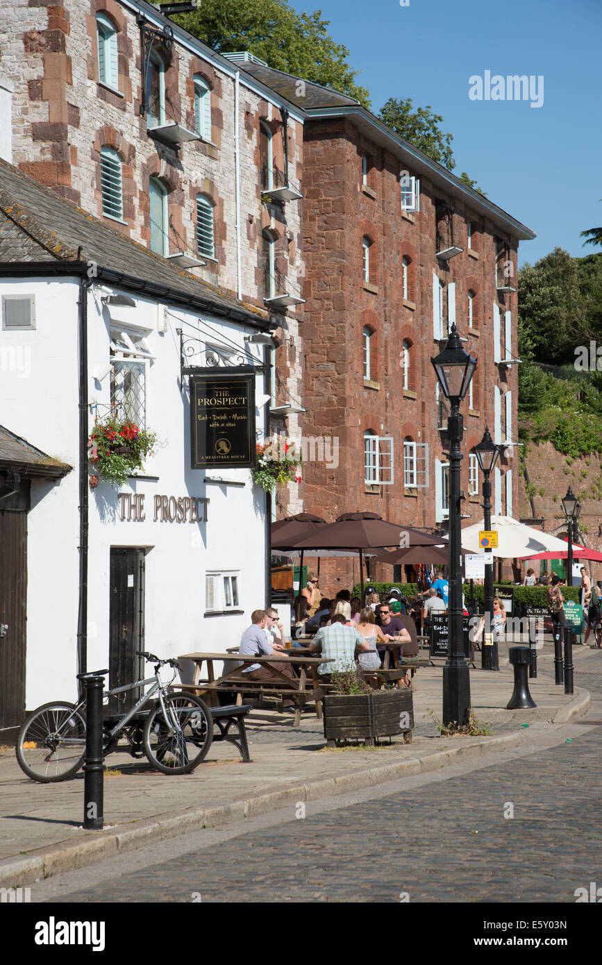 Quayside pubs hi-res stock photography and images - Alamy