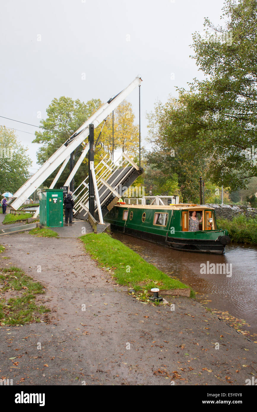 Talybont Drawbridge No 144, Monmouthshire and Brecon Canal, Canol ...