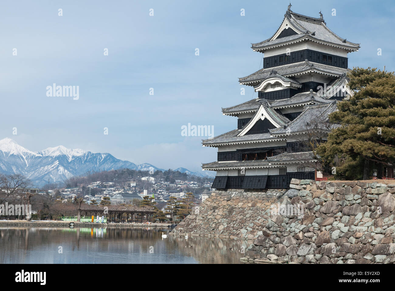 Japanese fort fortification walls hi-res stock photography and images ...
