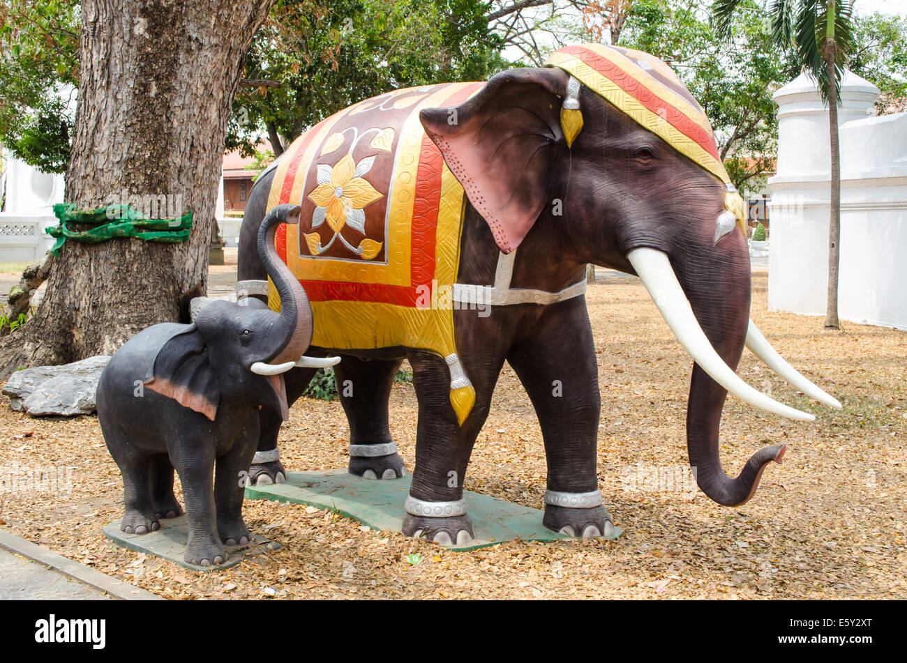 Elephant pillars hi-res stock photography and images - Alamy