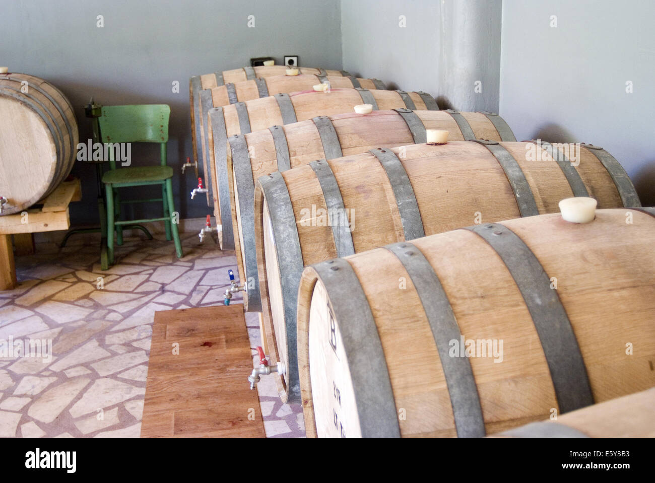 The largest wine barrel in the world hi-res stock photography and ...