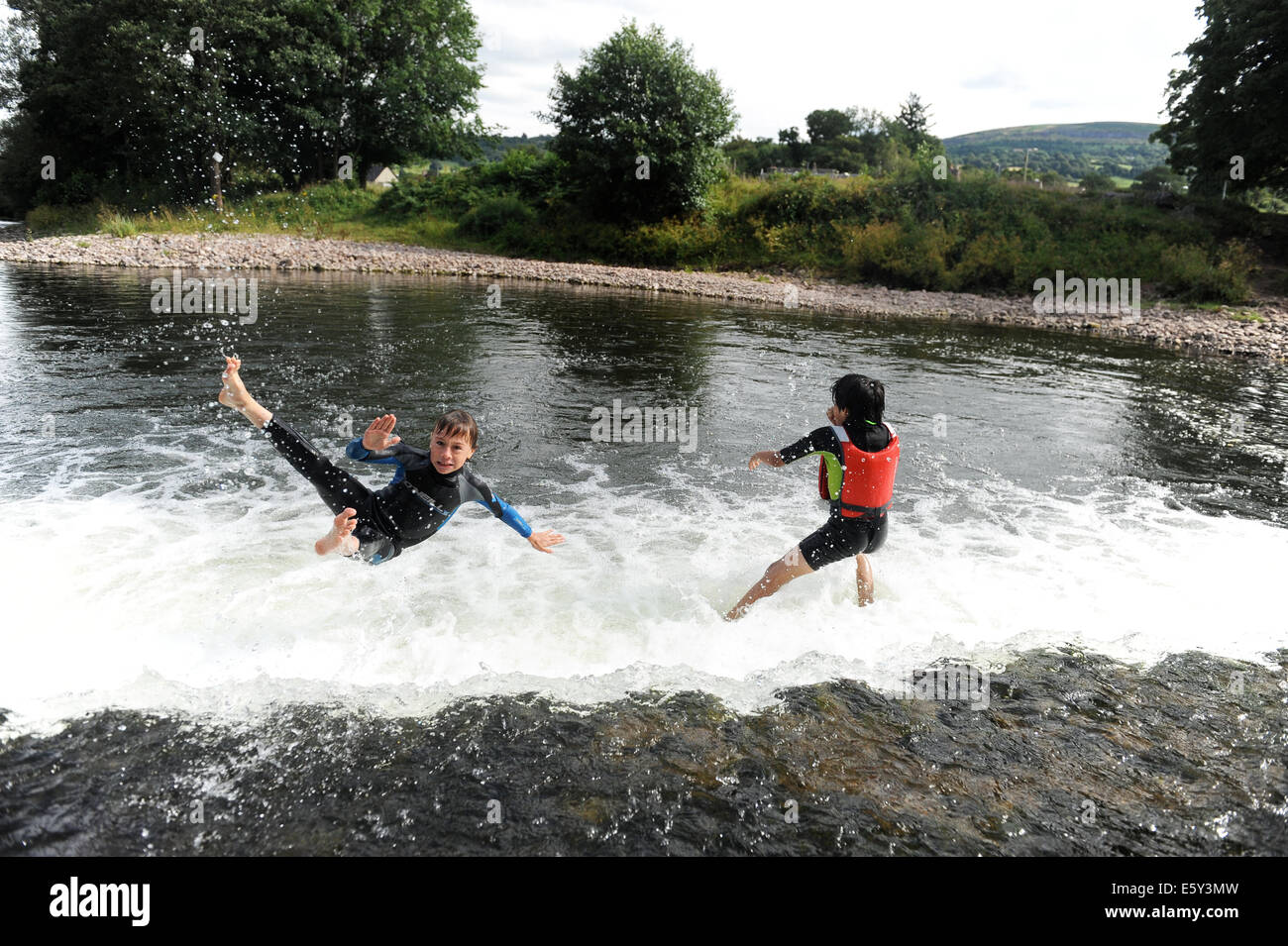 People jumping off bridge hi-res stock photography and images - Alamy