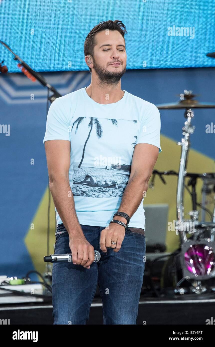 New York, NY, USA. 8th Aug, 2014. Luke Bryan on stage for Good Morning ...