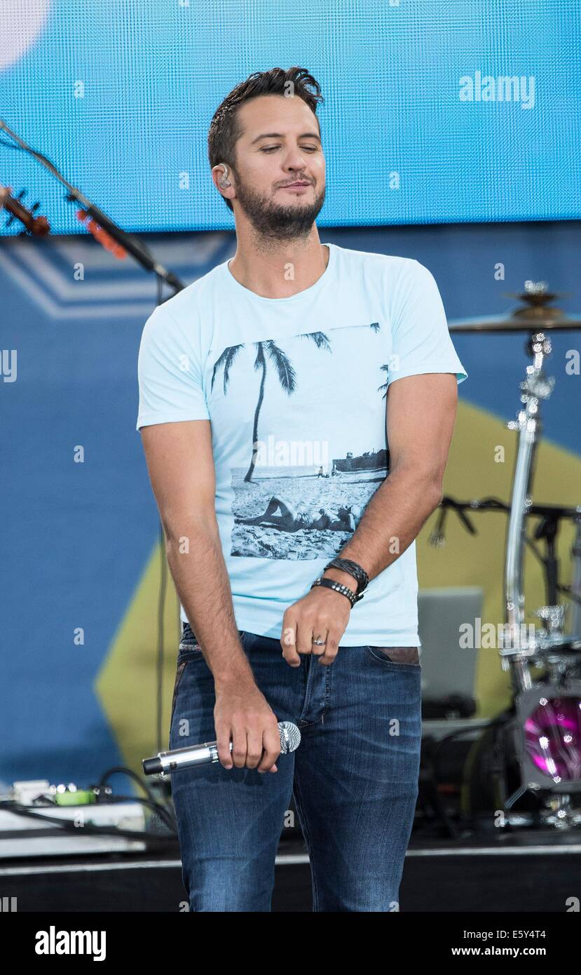 New York, NY, USA. 8th Aug, 2014. Luke Bryan on stage for Good Morning ...