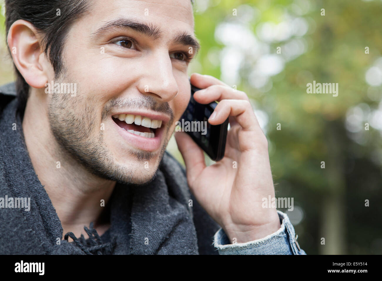 Man excited smartphone listening hi-res stock photography and images ...