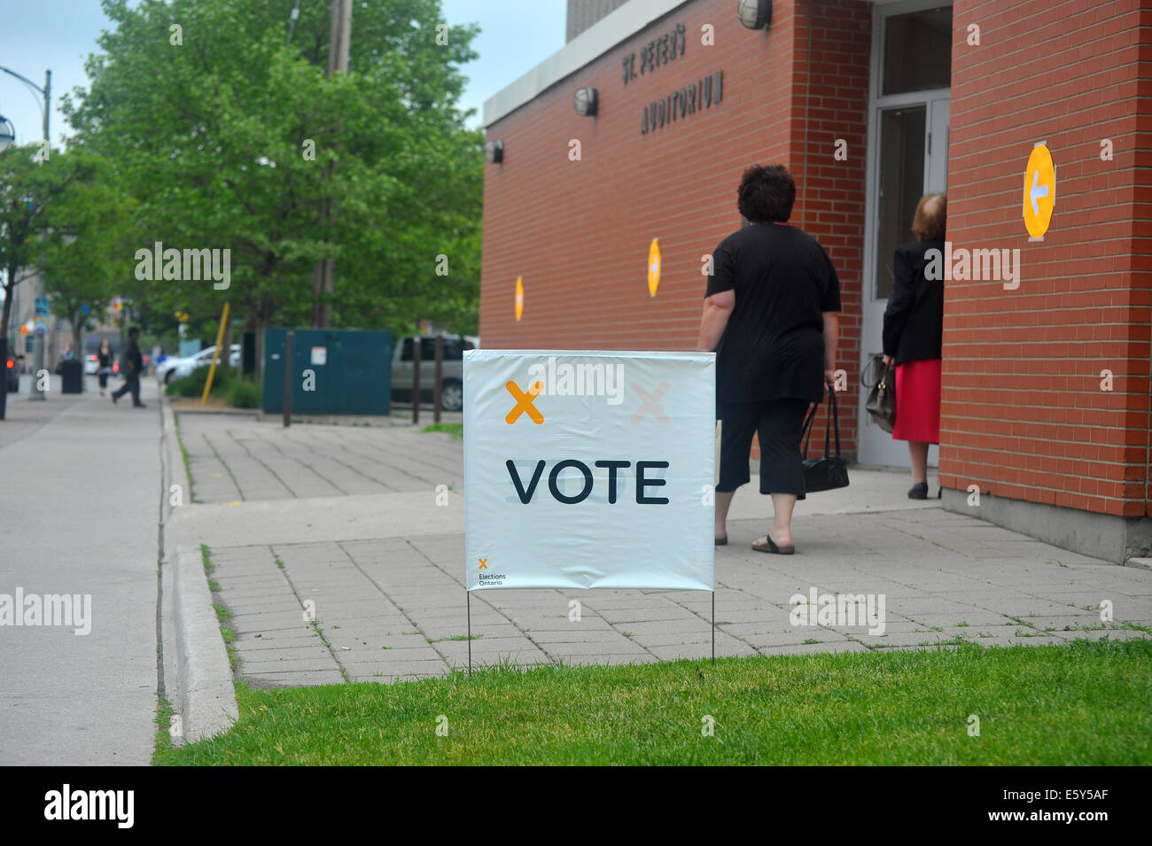 Voting canada hi-res stock photography and images - Alamy