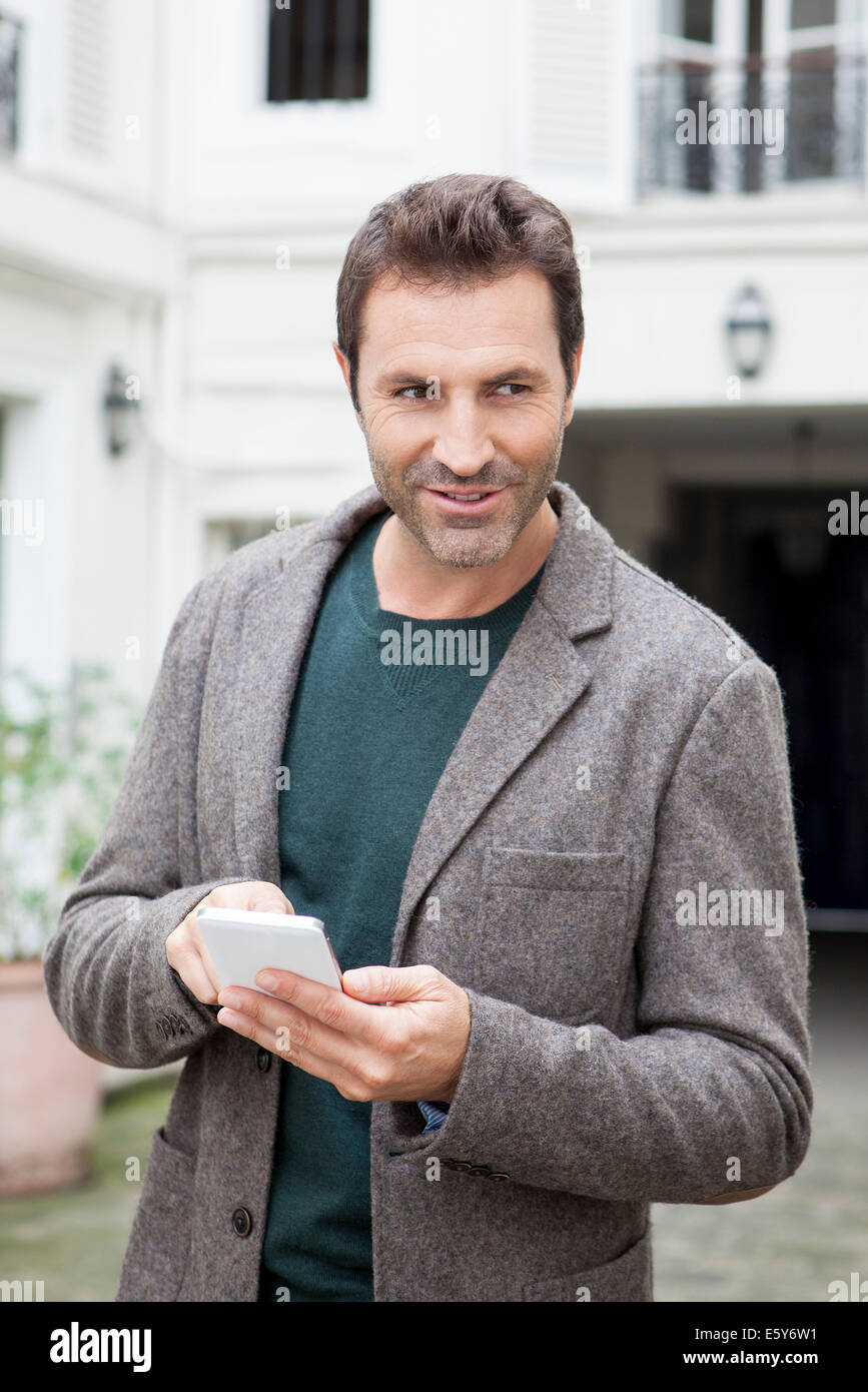 Too good to go on phone hi-res stock photography and images - Alamy