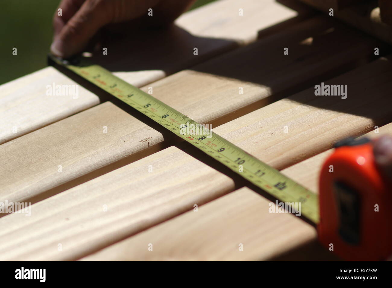 Builders hand measuring tape hi-res stock photography and images - Alamy