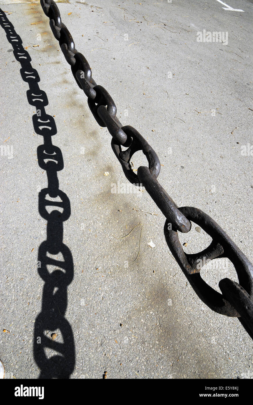 massive iron chain Stock Photo - Alamy