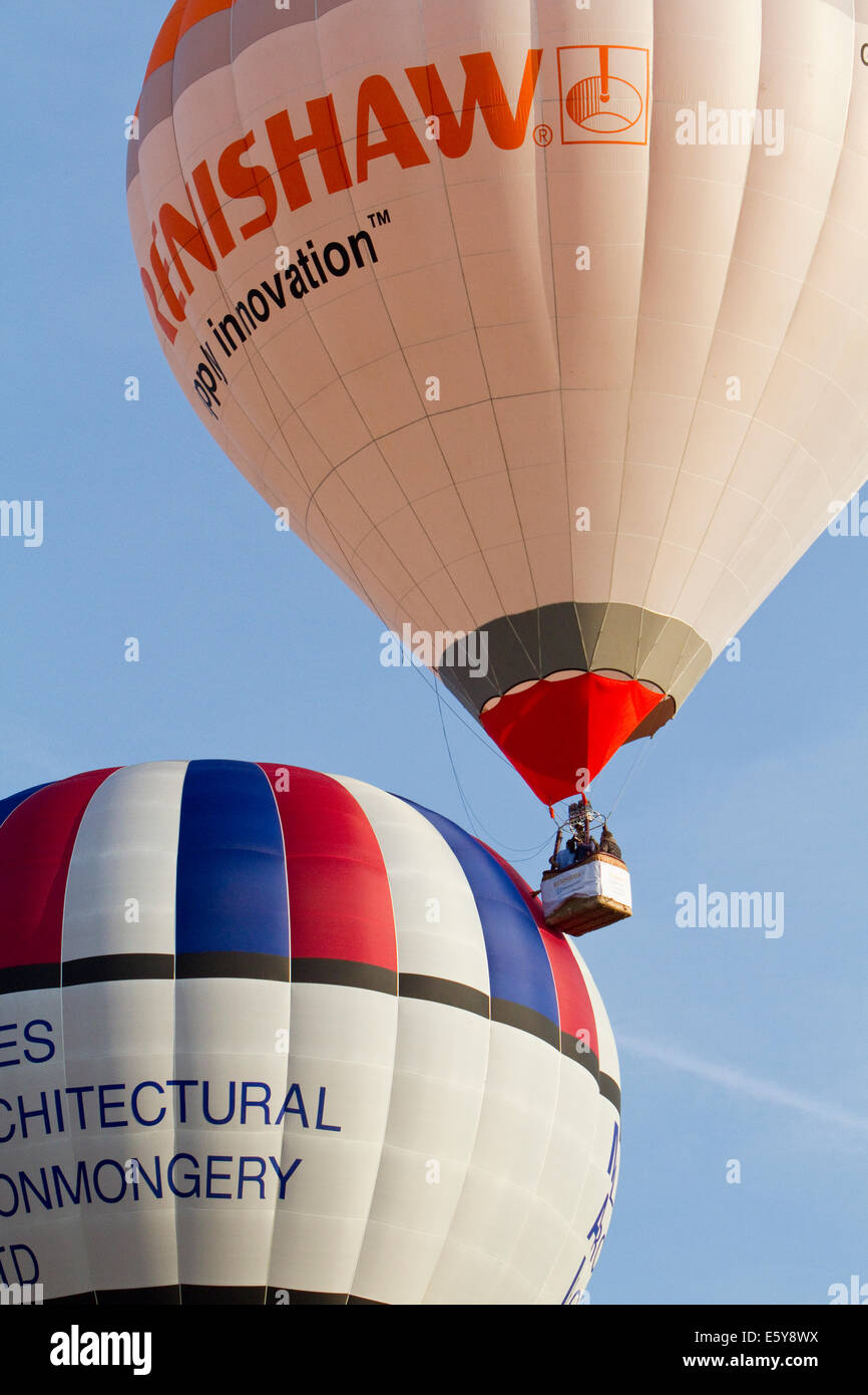 Bristol, UK. 8th August, 2014. Two hot air balloons almost collide ...