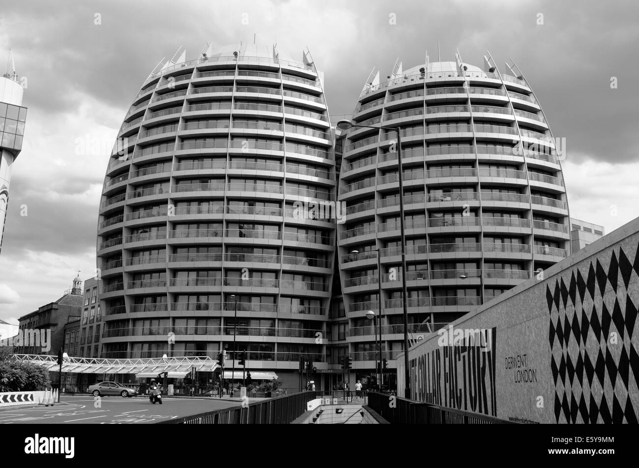 Apartment buildings in london hi-res stock photography and images - Alamy
