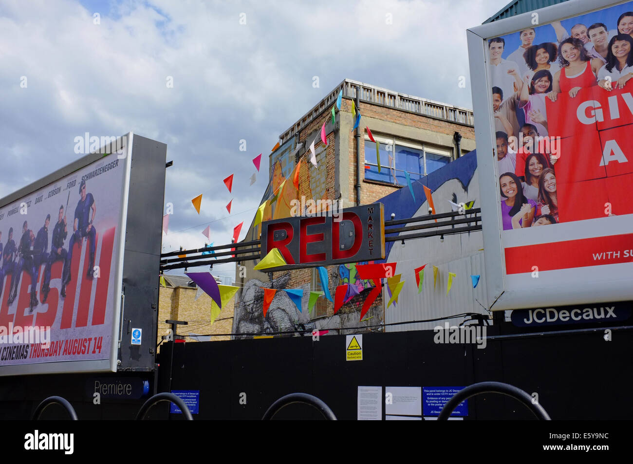 Red billboards hi-res stock photography and images - Alamy