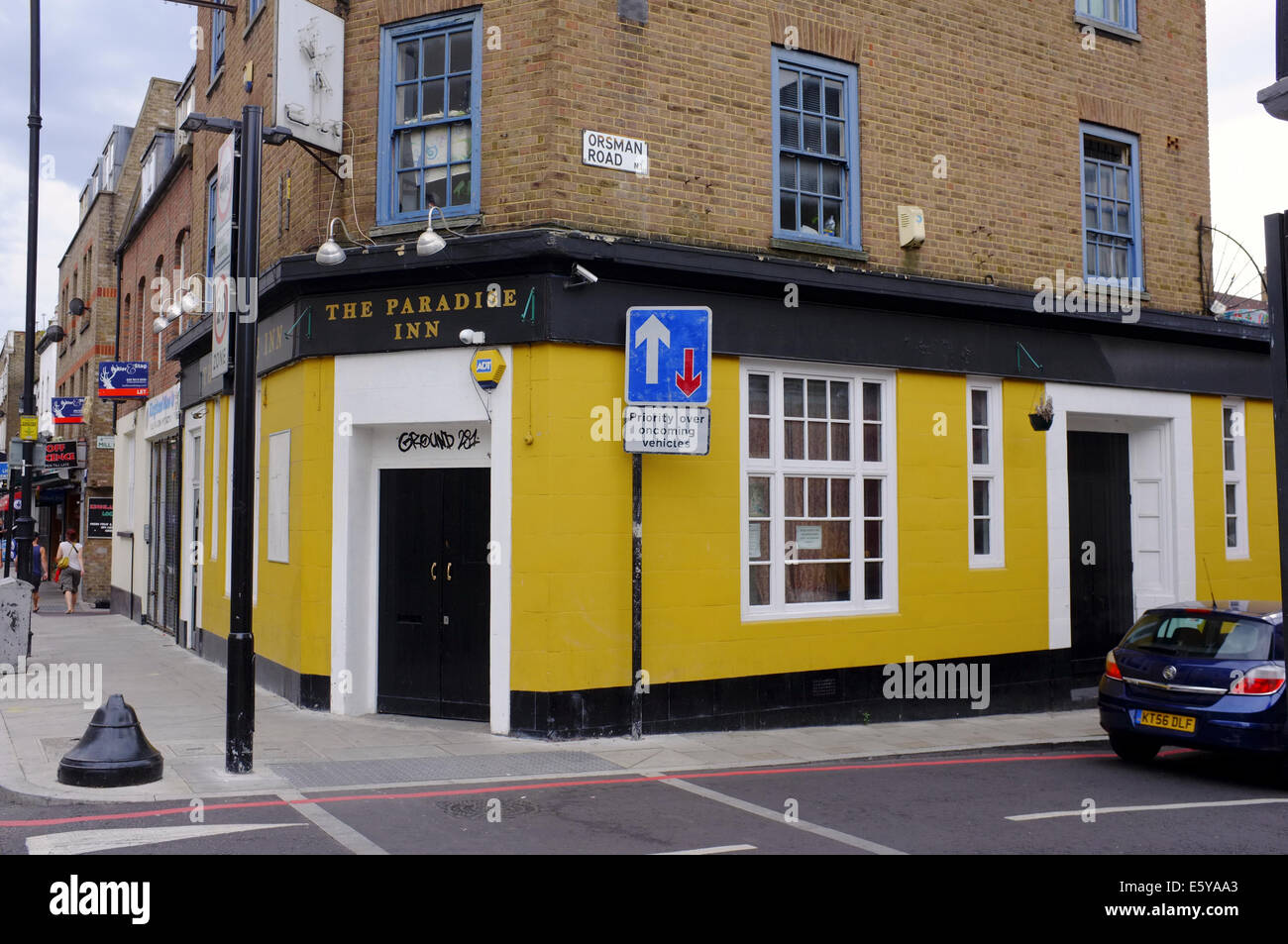 The Paradise Inn pub in East London Stock Photo - Alamy