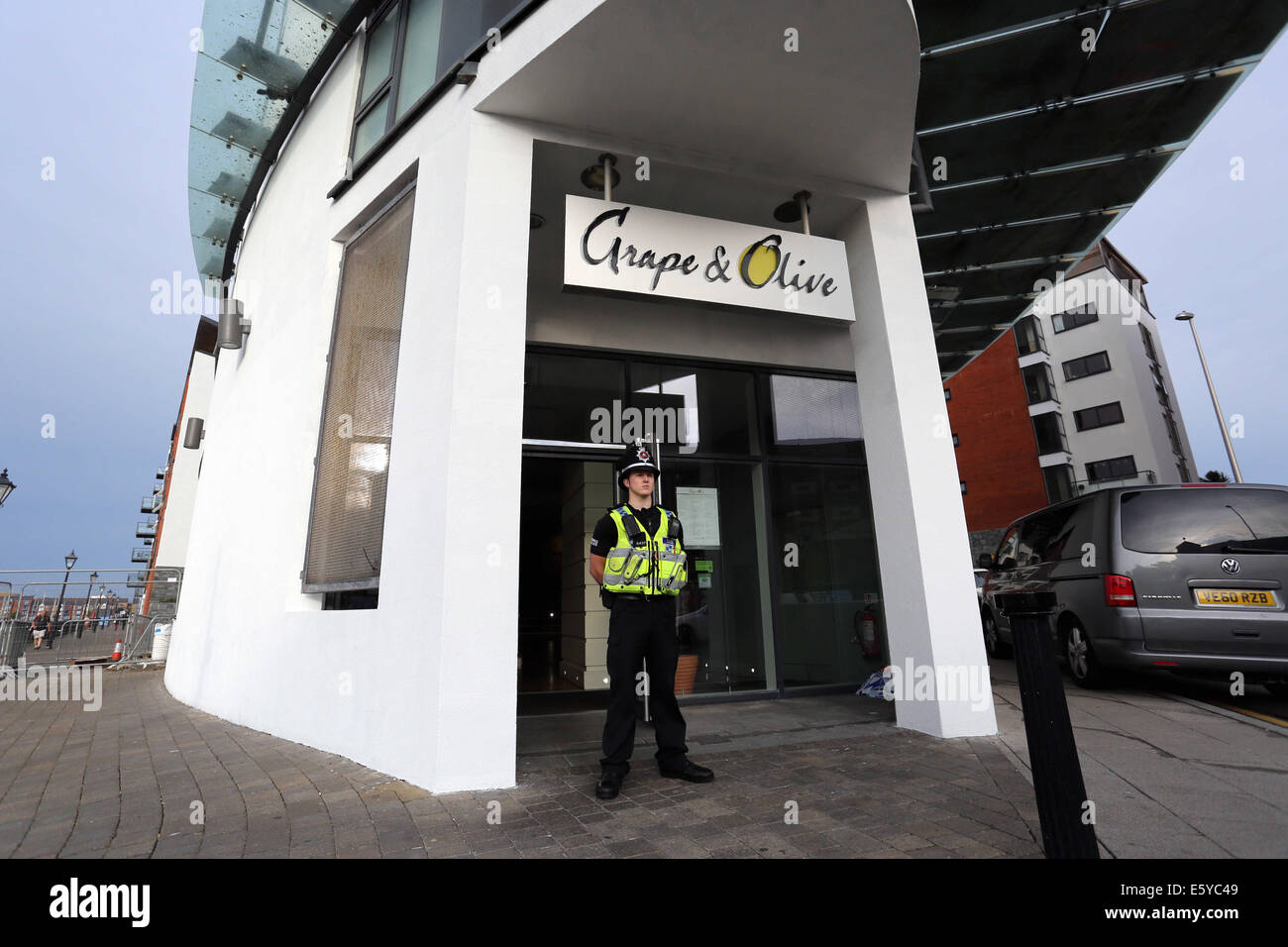 Police officers at bar hi-res stock photography and images - Alamy