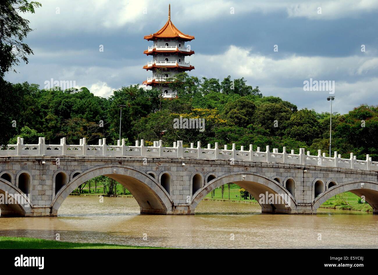Japanese garden stone pagoda hi-res stock photography and images - Alamy