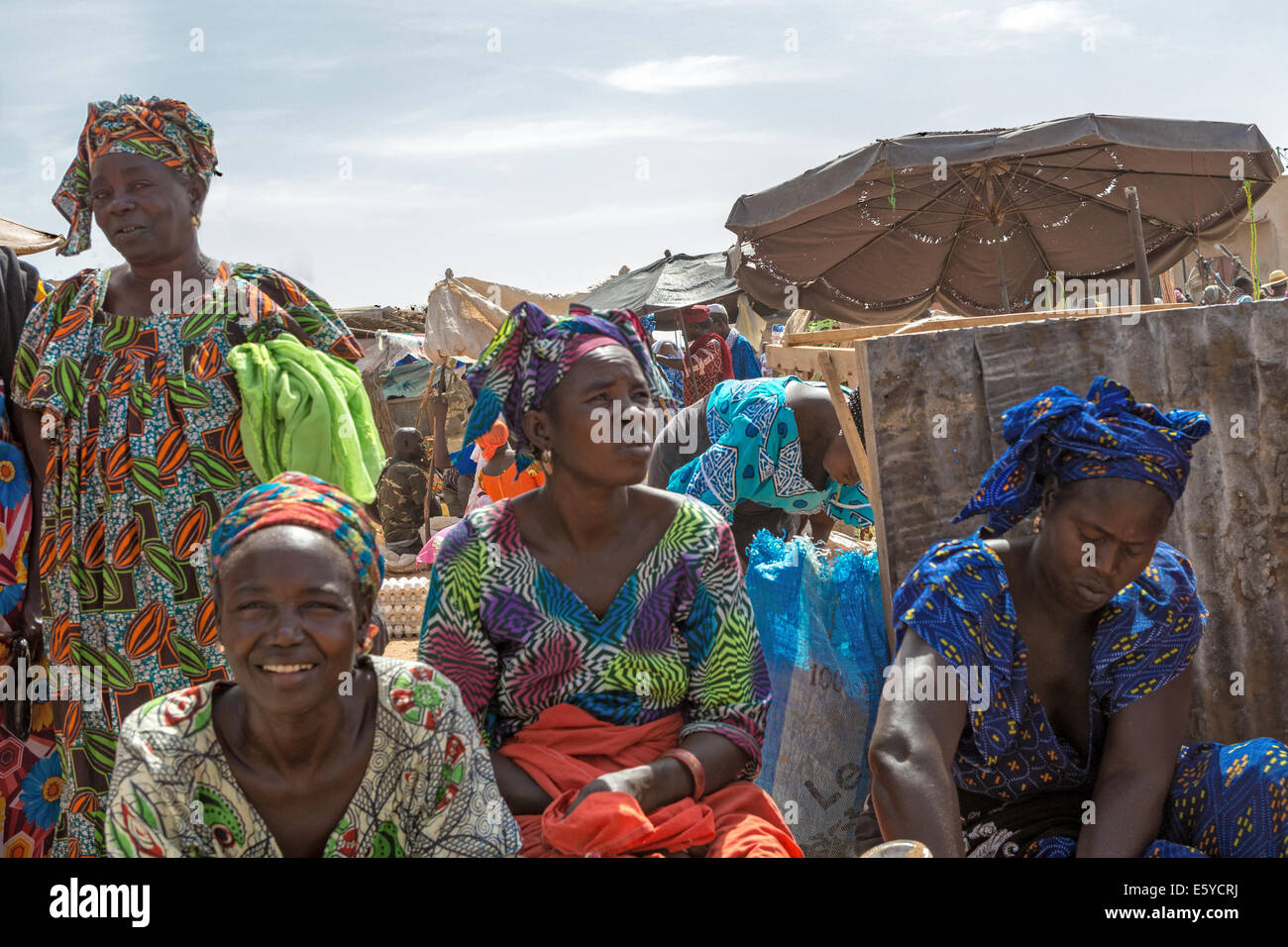 Senegal women dress hi-res stock photography and images - Alamy