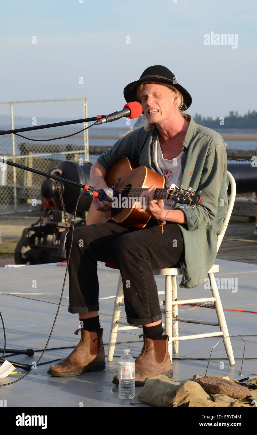 Singer Owen Steele singing in St Andrews, New Brunswick Stock Photo - Alamy
