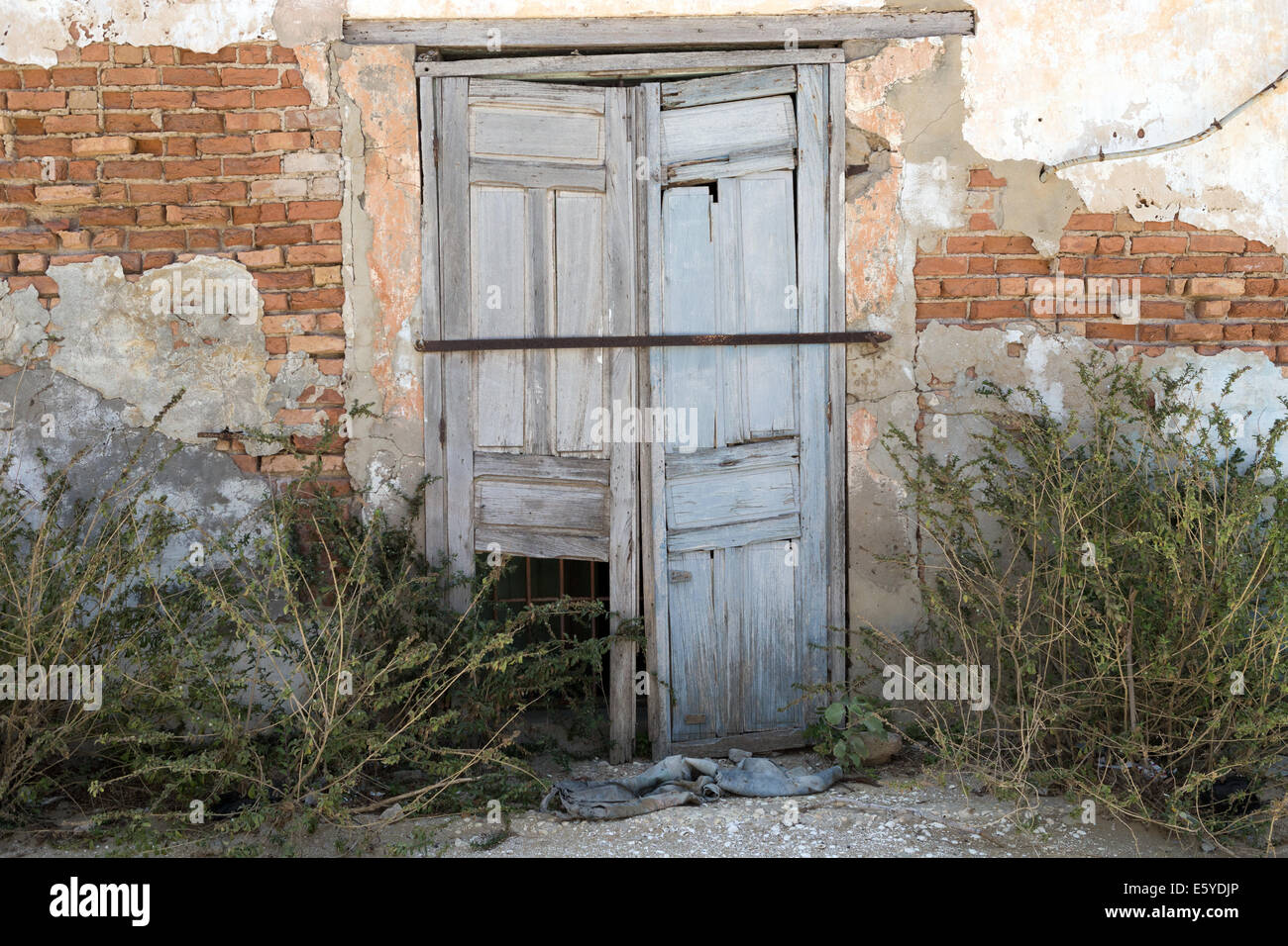 Derelict door historic, St. Louis, Senegal Stock Photo - Alamy