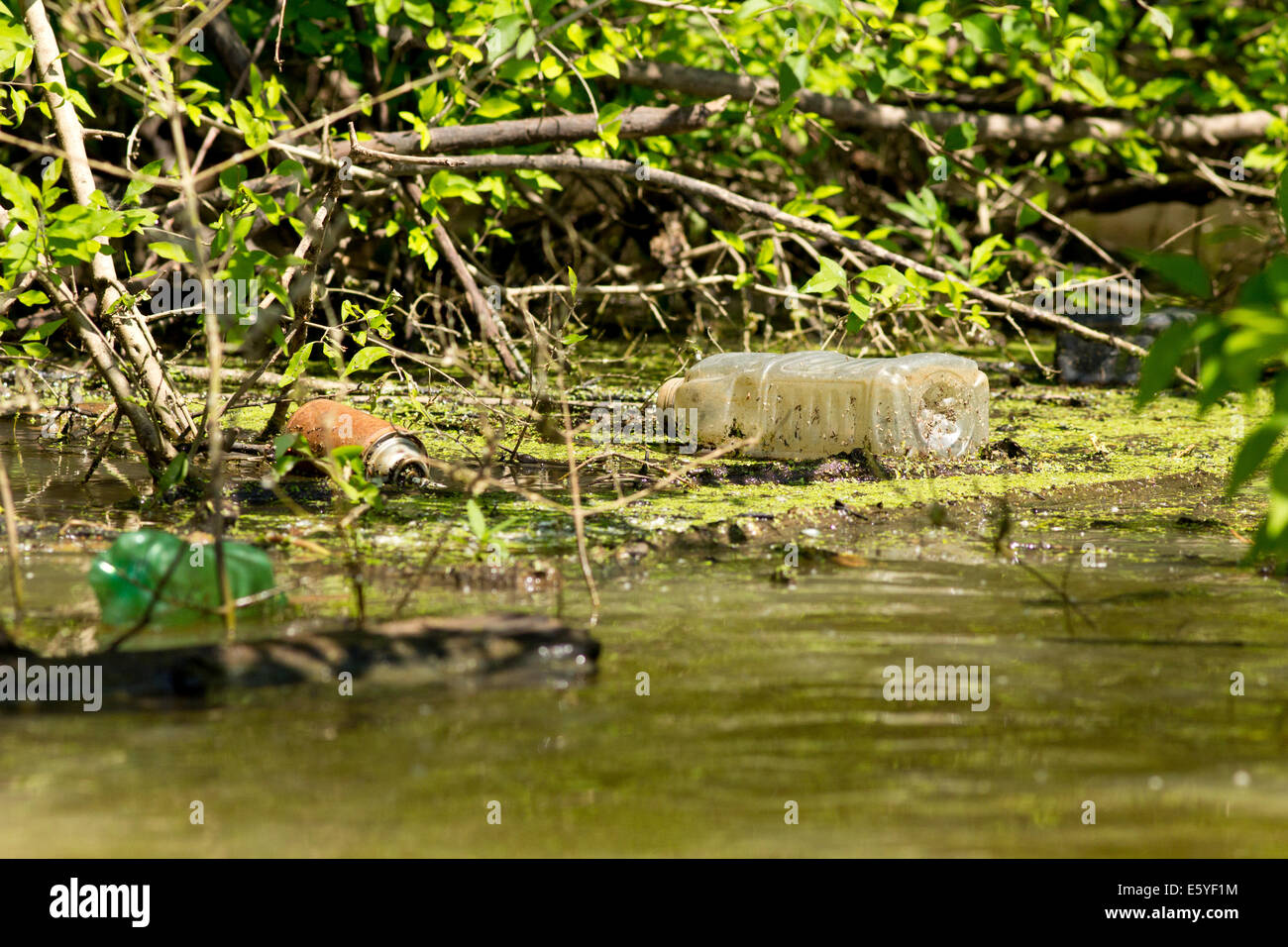 Trash floating hi-res stock photography and images - Alamy