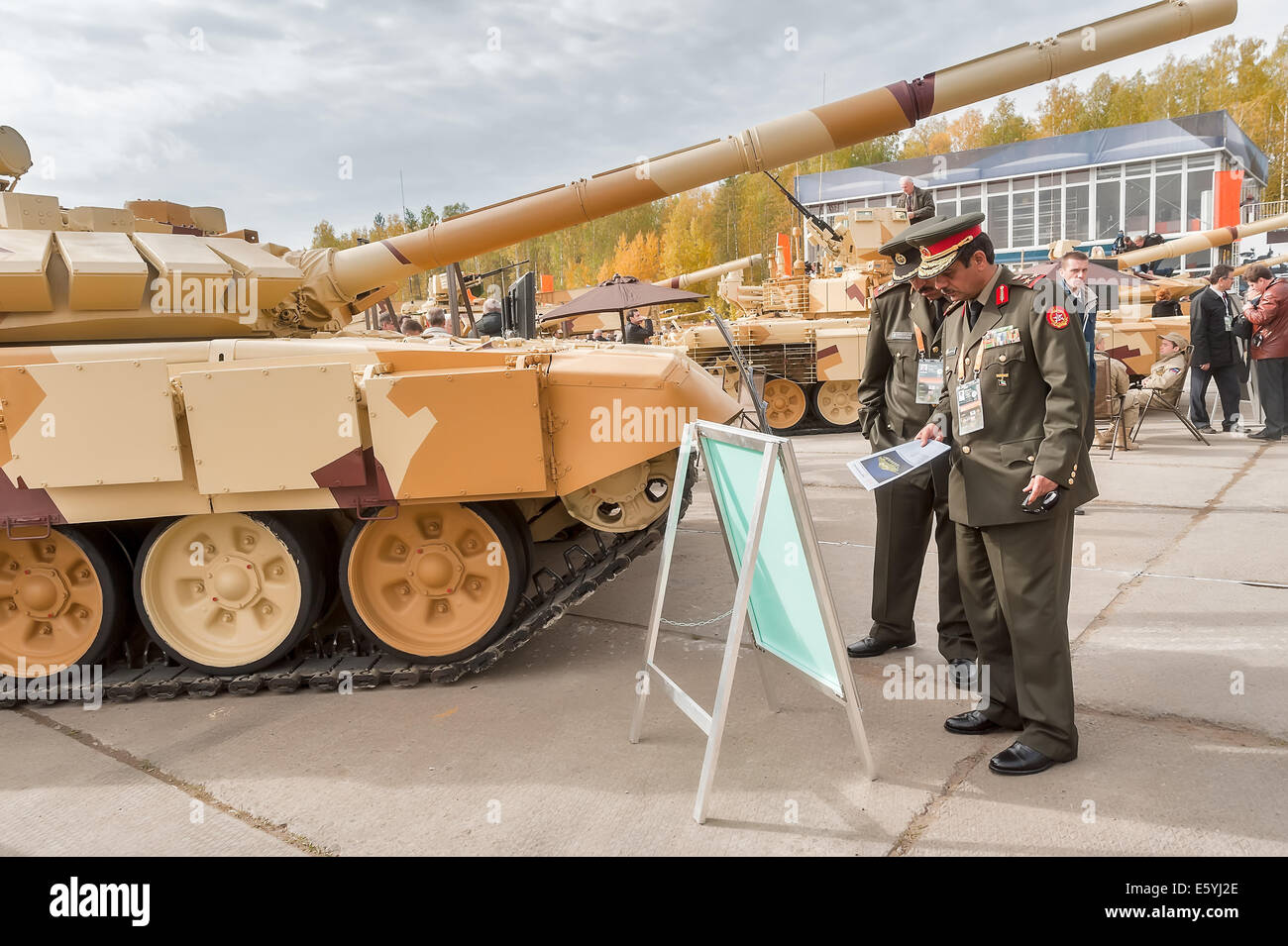 Officers of foreign army studies tank T-72. Russia Stock Photo - Alamy