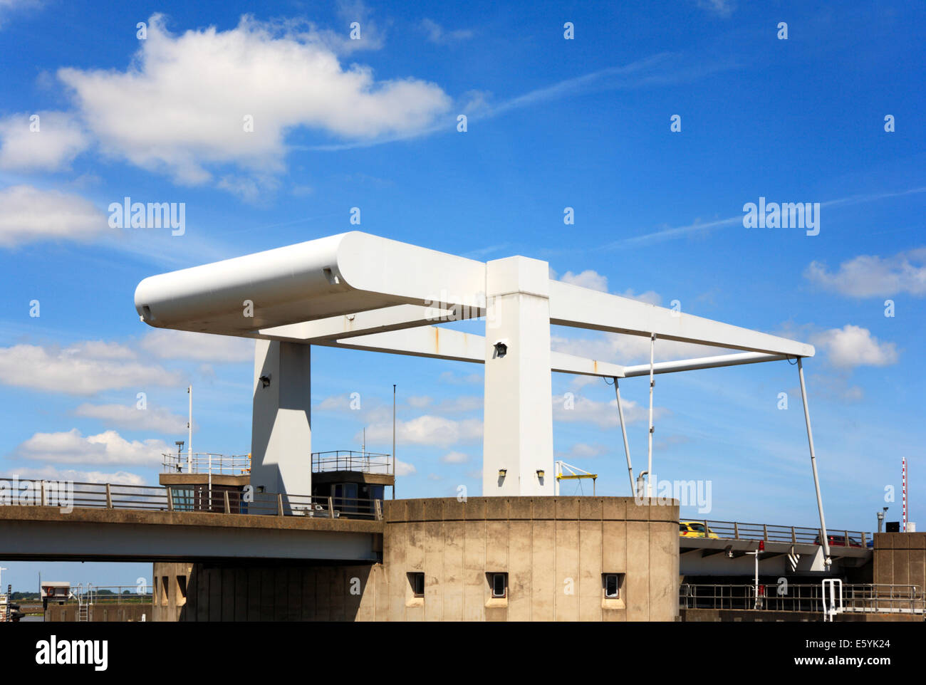 A view of the lifting arm of Breydon Bridge at Great Yarmouth, Norfolk ...
