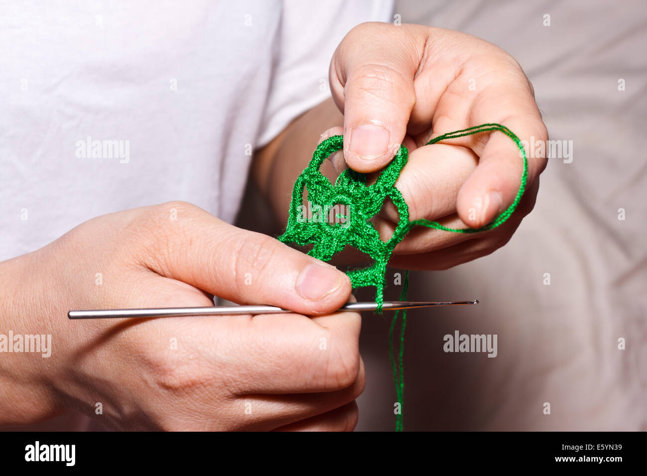 Demonstrate how to knit Stock Photo - Alamy
