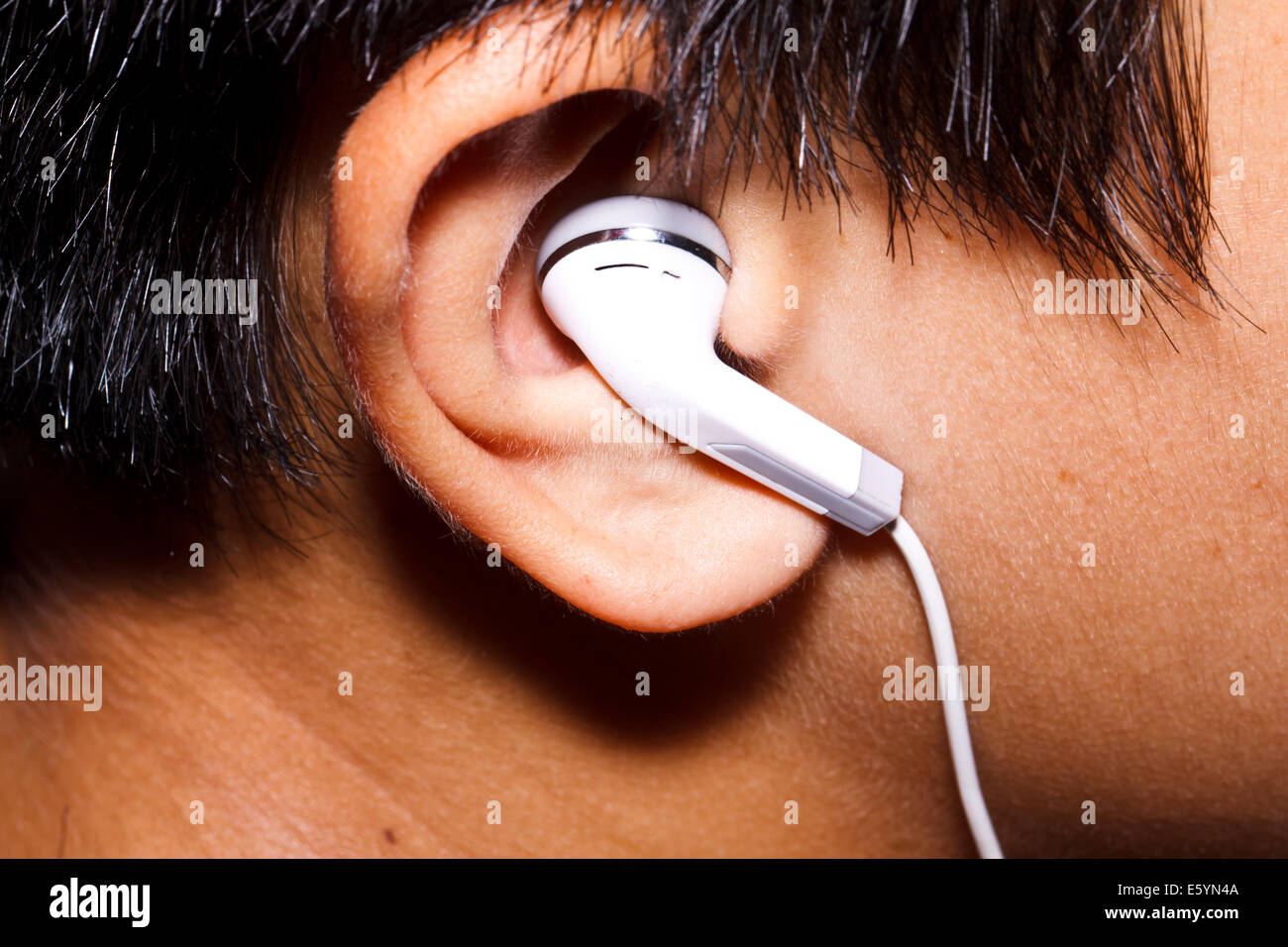 Phone to ear hi-res stock photography and images - Alamy