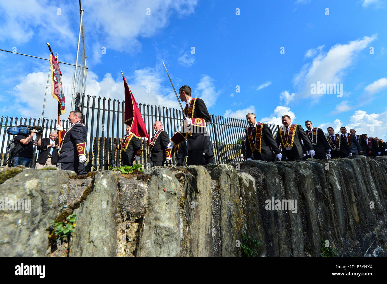 Siege of derry orange lodge banners hi-res stock photography and images ...