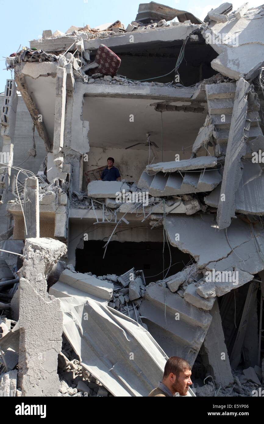 Jabalia, Gaza Strip, Palestinian Territory. 9th Aug, 2014. Palestinians ...
