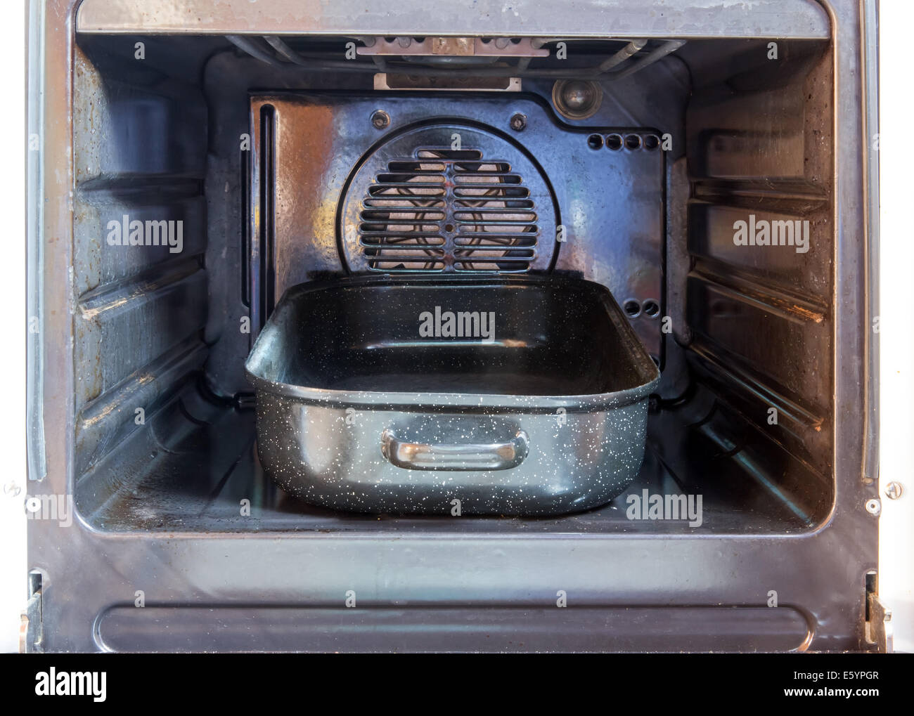 Empty open air restaurant hi-res stock photography and images - Alamy