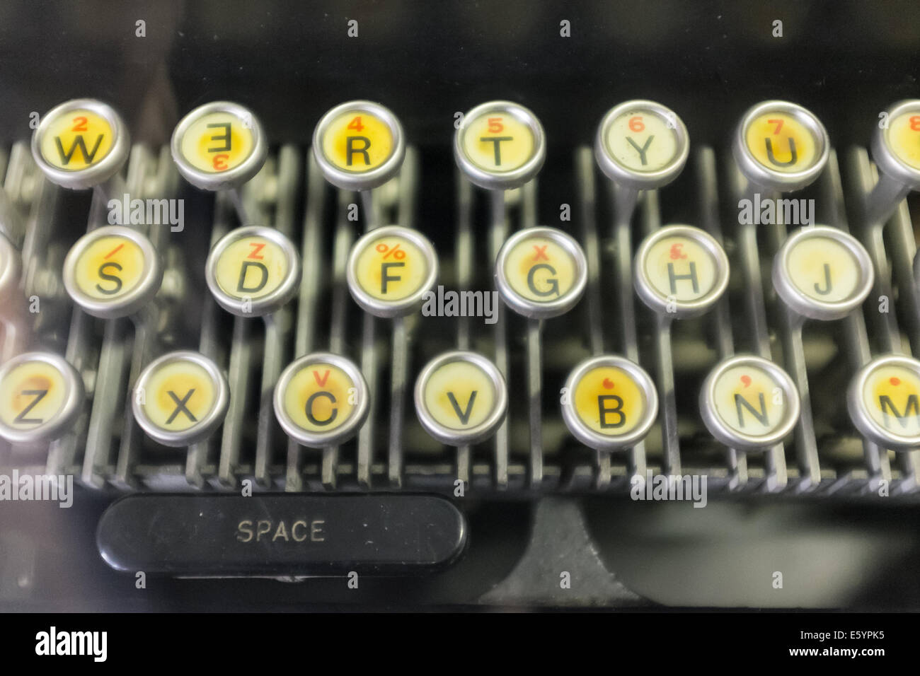 Old fashioned keyboard hi-res stock photography and images - Alamy