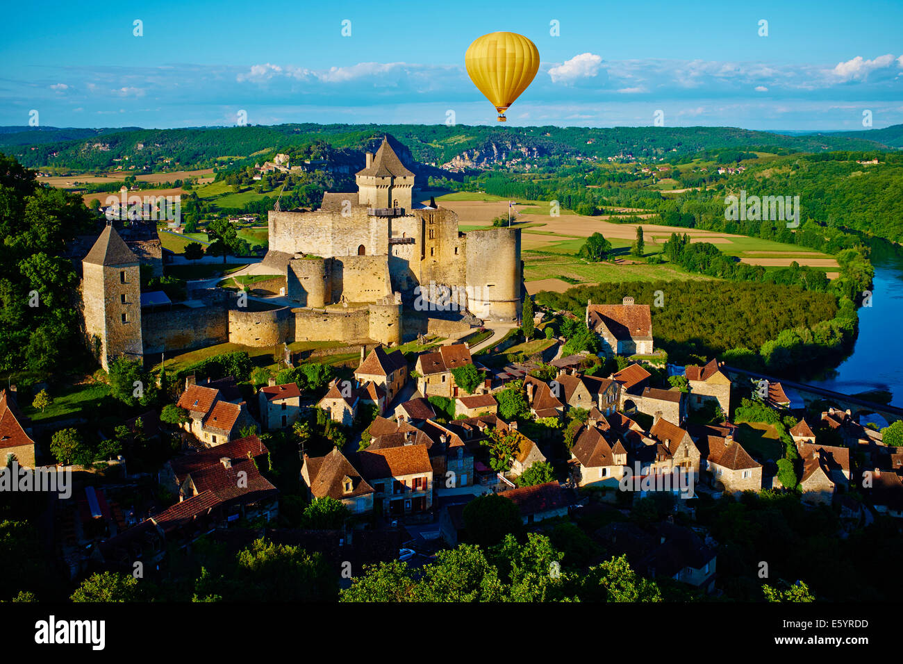 France, Aquitaine, Dordogne, Perigord Noir, Dordogne valley, Castelnaud ...