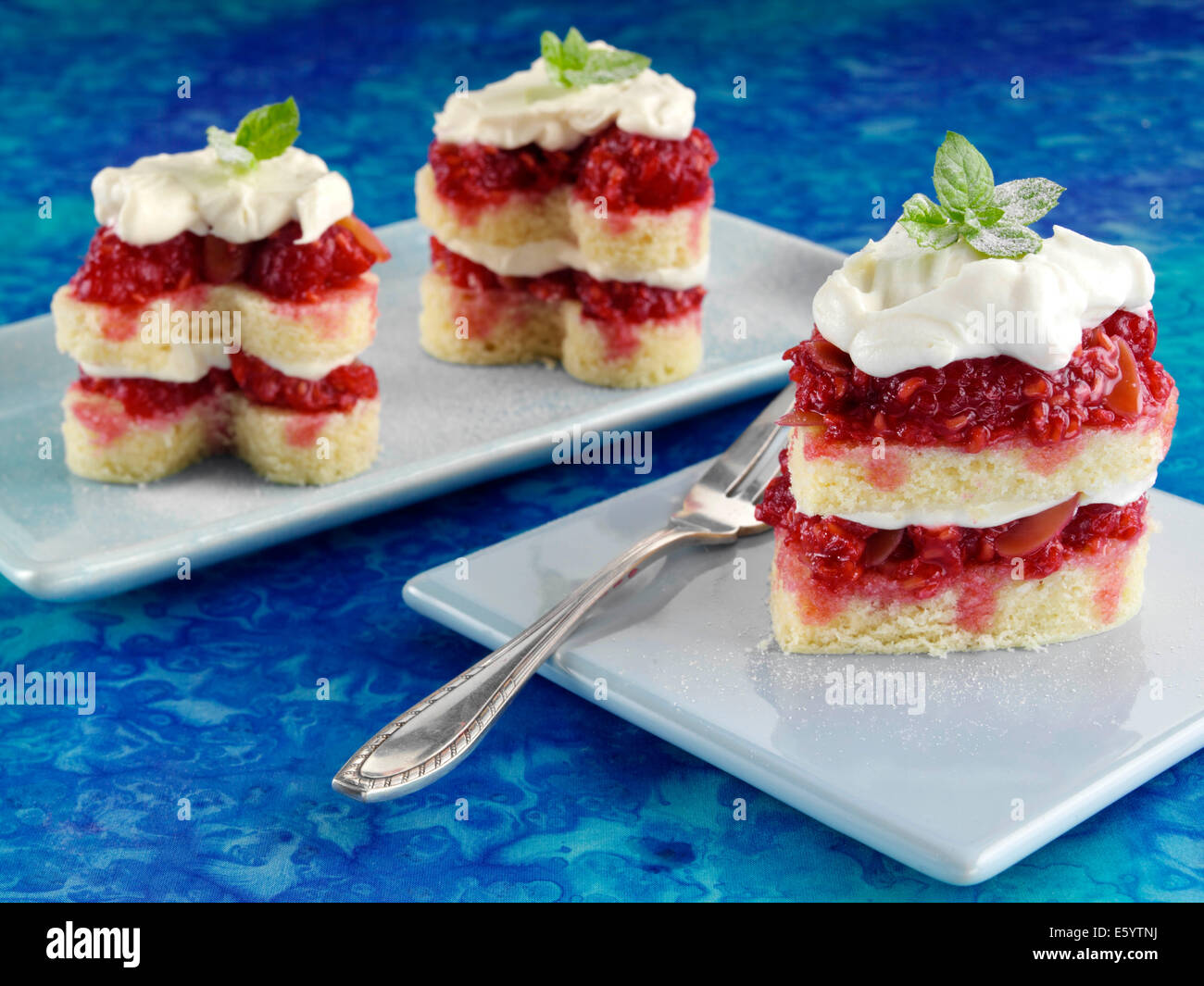 Layered raspberry almond bliss cake hi-res stock photography and images ...