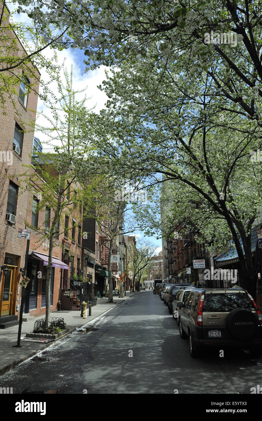 Manhattan in spring hi-res stock photography and images - Alamy